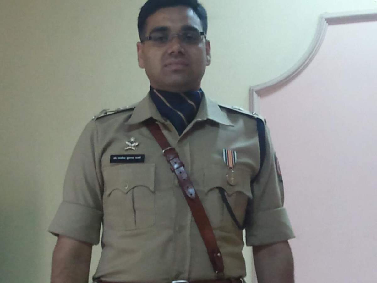 कहानी उस 12th फेल IPS अफसर की, जिसने भिखारियों संग सोकर गुजारी रातें ...