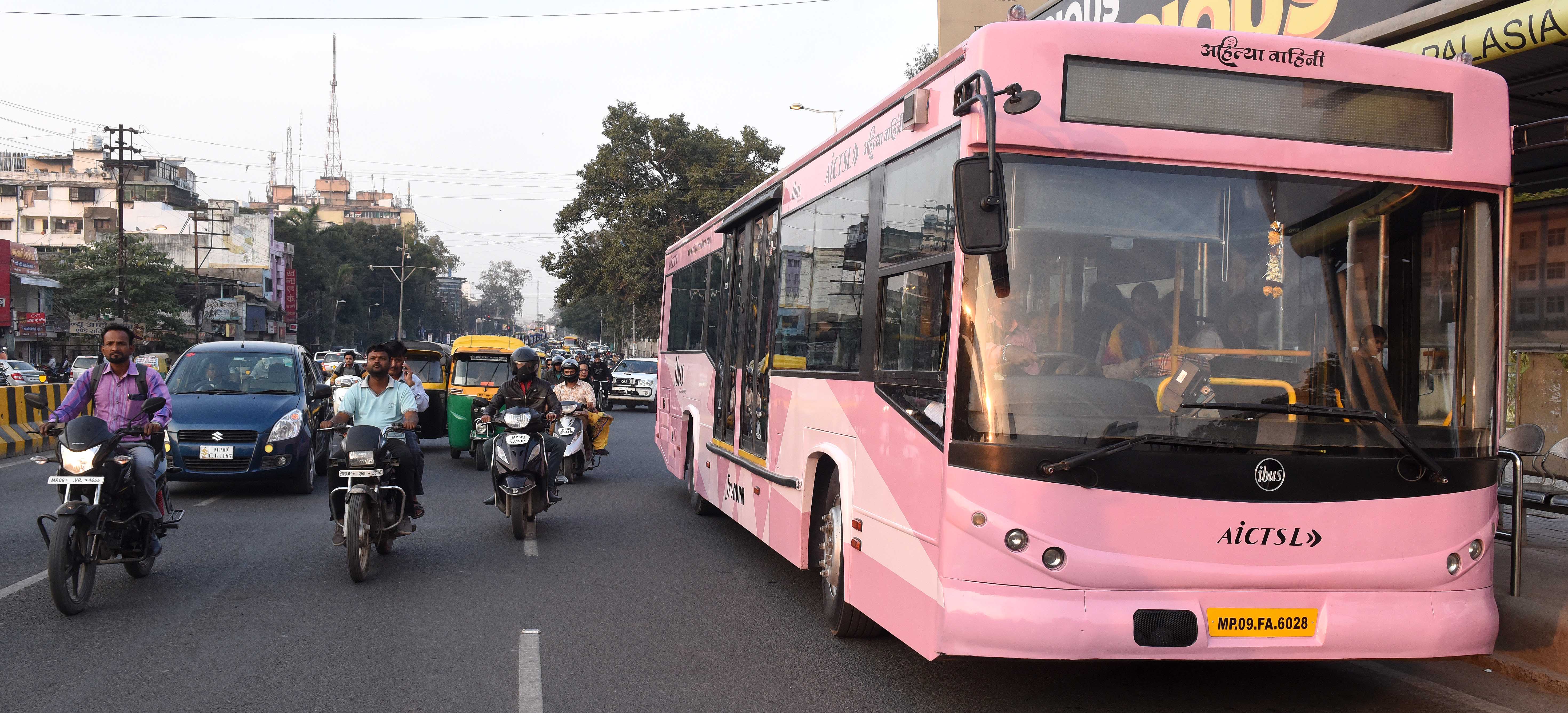 Meet Ritu Narwal, Madhya Pradesh's First Female Bus Driver Of The Women ...