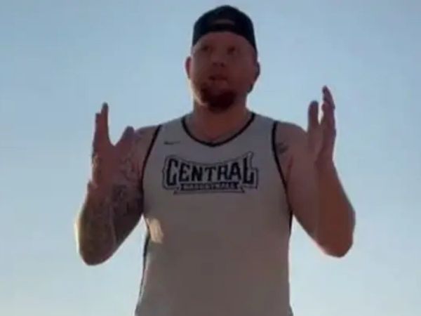 Man Harasses Women Over Wearing Bikinis At The Beach