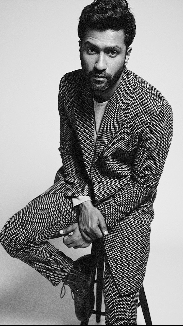 Vicky Kaushal Casually Flexing His Abs
