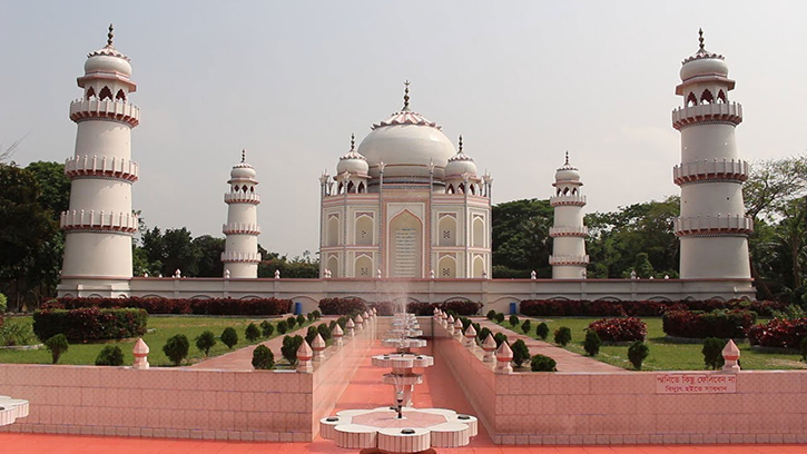 Taj Mahal Replicas Around The World