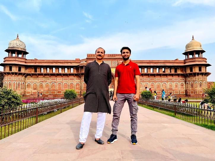 एक्टिंग छोड़ शुरू की नाशपाती की खेती, बनाते हैं यूट्यूब वीडियो, कमा रहे ...