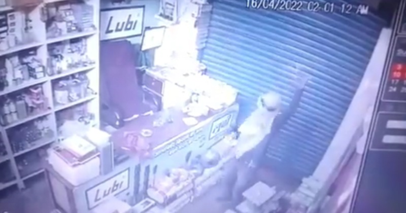 Thief Dances After Robbing Hardware Shop In UP