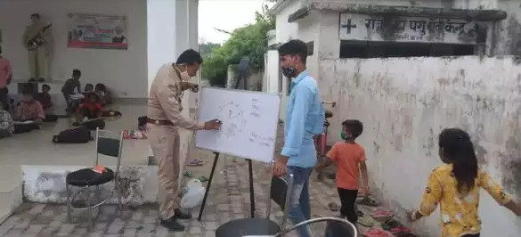 Children Bid Farewell To UP's Teacher Cop