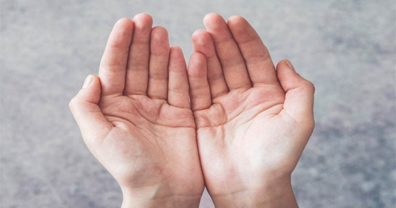 Half Moon on Hand: अगर हाथ में बनता है आधा चांद, तो जान लीजिए आप किस ...