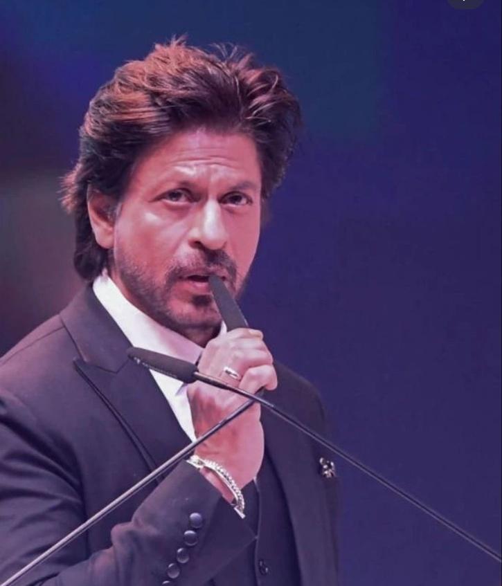 Shah Rukh Khan Has The Classiest Response Amid 'Pathaan' Controvery
