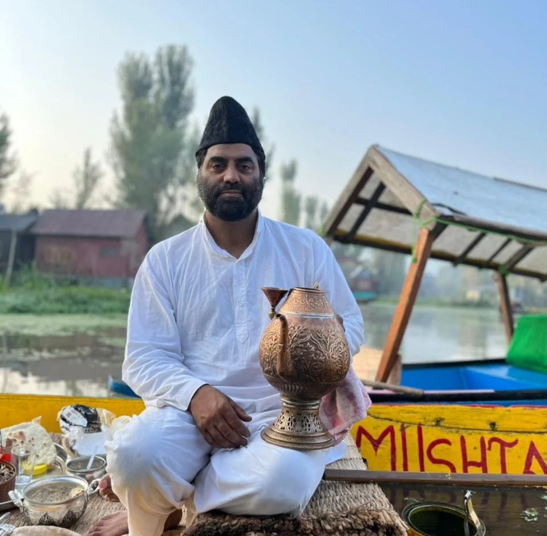 Kashmiri Man Serves Sixteen Ingredients Of Kehwa At Floating Waters Of ...