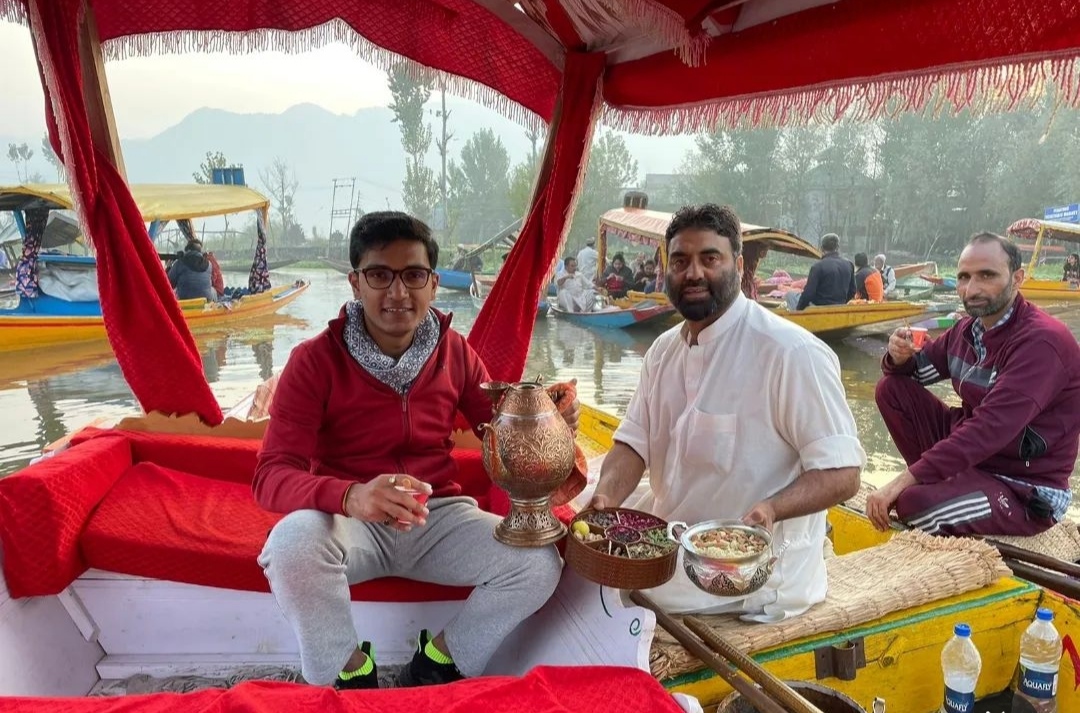 Kashmiri Man Serves Sixteen Ingredients Of Kehwa At Floating Waters Of ...