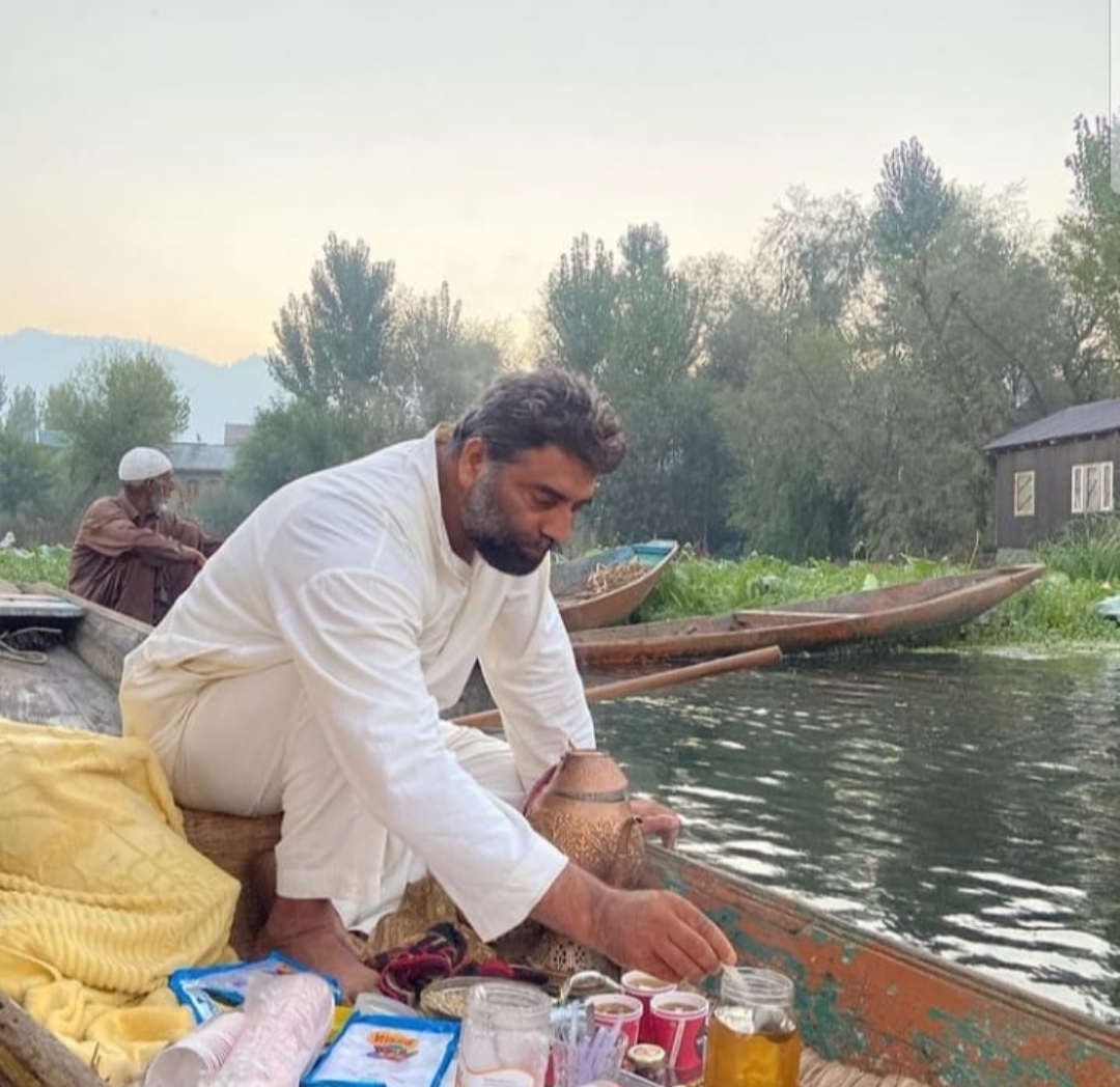 Kashmiri Man Serves Sixteen Ingredients Of Kehwa At Floating Waters Of ...