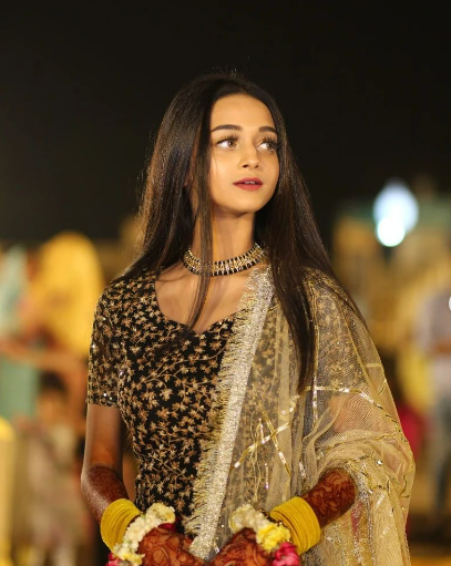 Pak Viral Sensation Ayesha Shares Her Haircare Routine With Yet Another ...