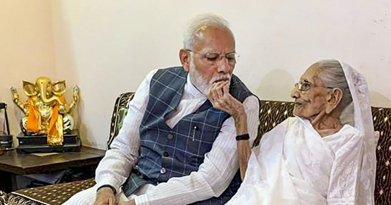PM Modi और उनकी मां Heeraben की 10 Heart touching Photos