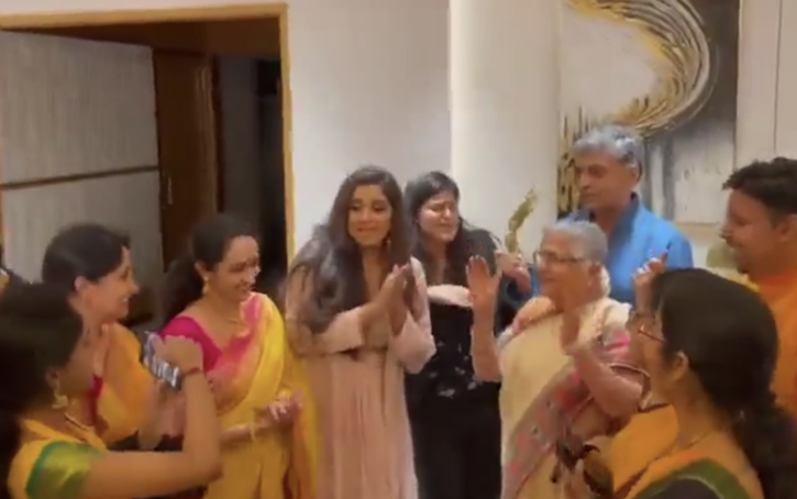Watch Video: Sudha Murty Sings, Dances With Shreya Ghoshal