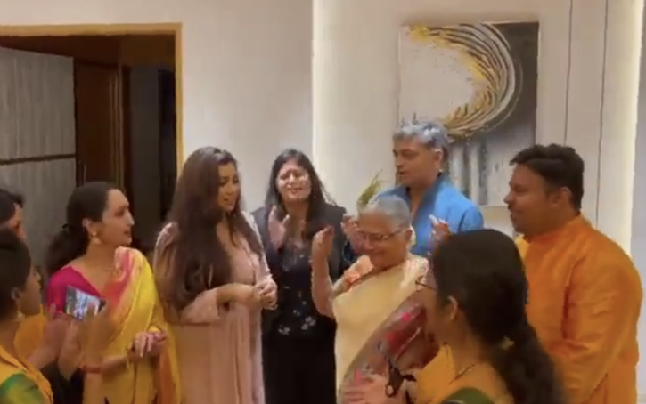 Watch Video: Sudha Murty Sings, Dances With Shreya Ghoshal