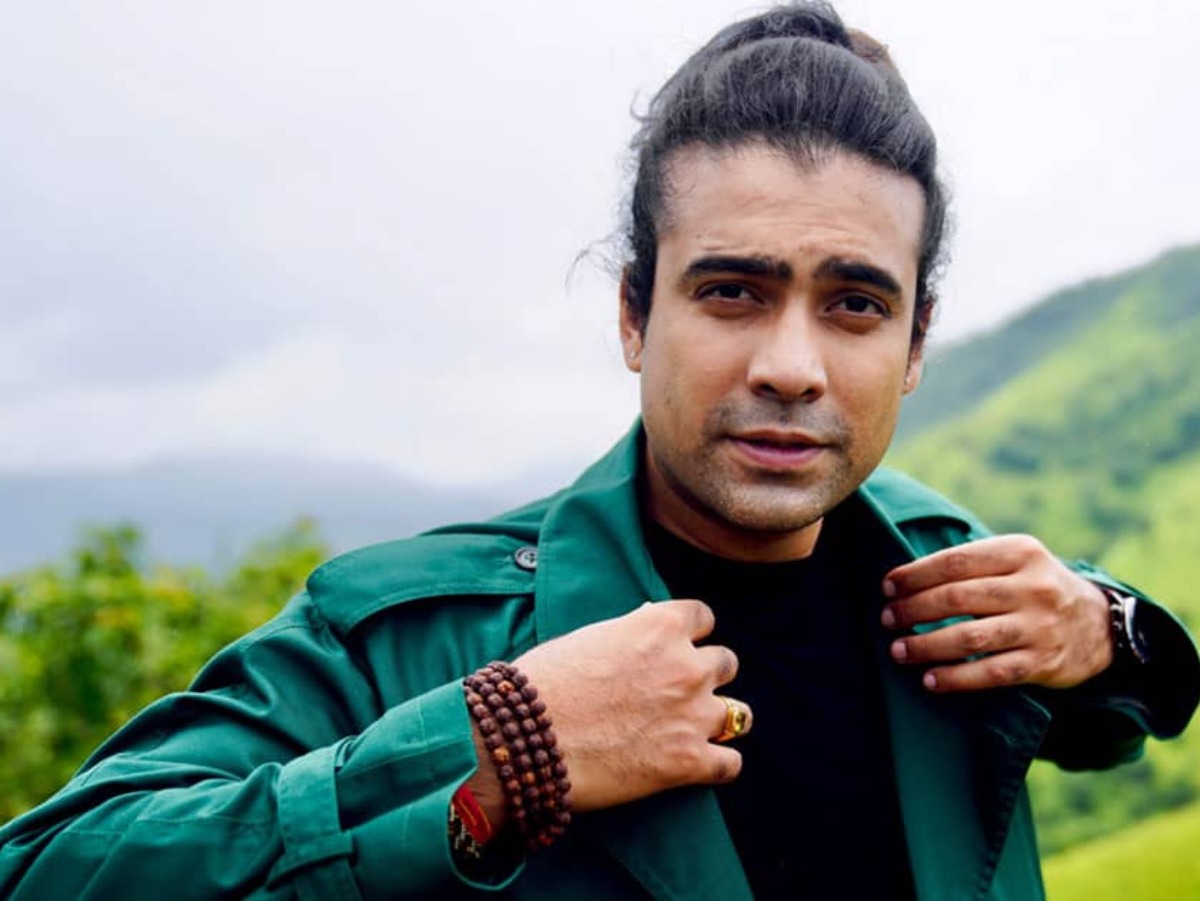 Jubin Nautiyal Injured सीढ़ियों से गिरे 'राता लंबियां' सिंगर जुबीन ...