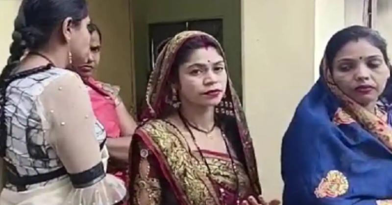 पार्लर वाली दीदी ने बिगाड़ दिया ब्राइड का मेकअप, FIR करवाने थाने पहुंच गई दुल्हन