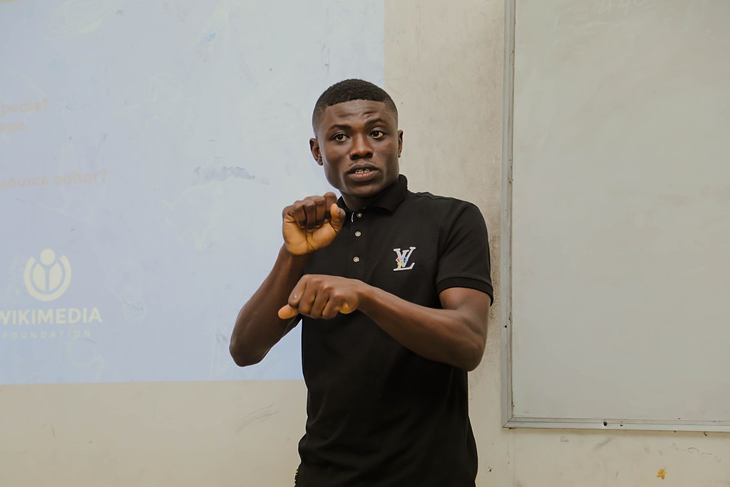Flight Attendant Signs For Toddler In Adorable Video