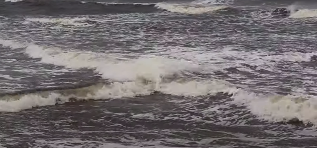 Video Captures Rare Square Waves