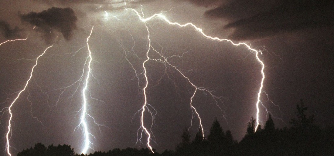 Lightning Bolt Stretching 768 km In The US Sets New World Record