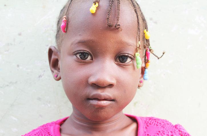 Amputee Teen Donates Ten Prosthetic Legs To Little African Girl So That ...