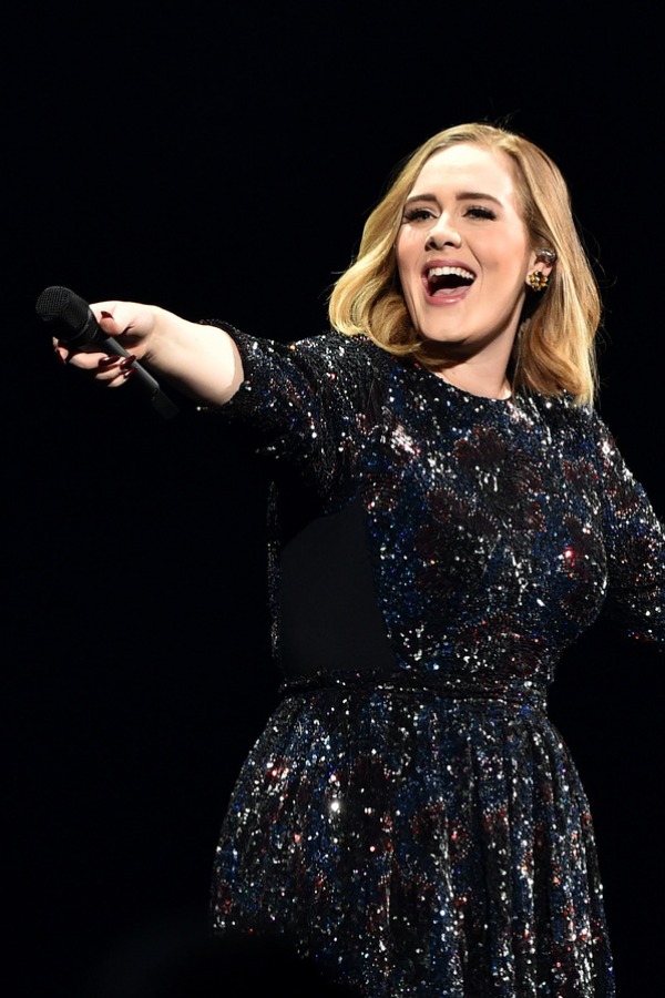 Adele Breaks Down While Apologising For Postponing Las Vegas Shows ...