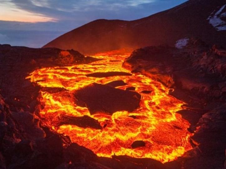 Lava-Inspired Fire Extinguisher 'Coats' Flames And Stops Fire From ...