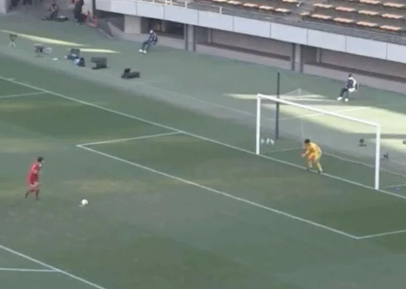 Japanese High School Player Takes Over 30 Seconds To Take Penalty Kick