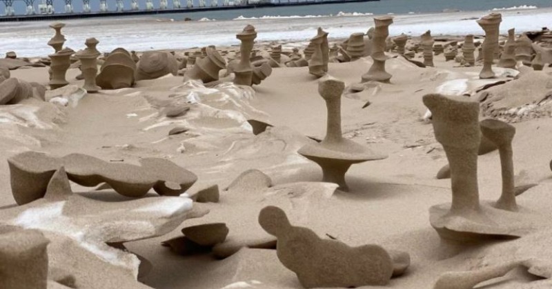 Bizarre Frozen Sand Structures Comes Up Along Lake Michigan, Netizens ...
