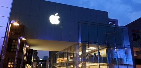 Apple Becomes World's First Company To Hit $3 trillion Market Value, Then Slips Marginally