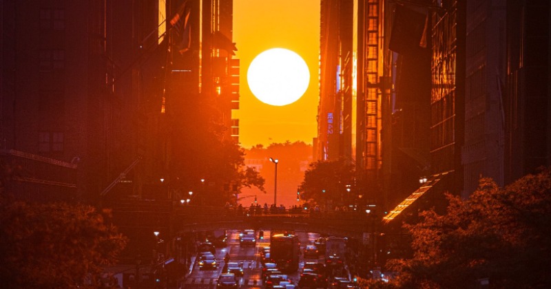 People Share Stunning ‘Manhattanhenge’ Photographs As Sun Aligns With ...