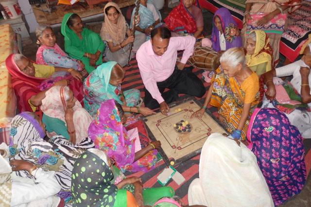 अरबों की संपत्ति दान की मगर घमंड रत्ती भर नहीं, सैकड़ों बूढ़ी माओं का ...