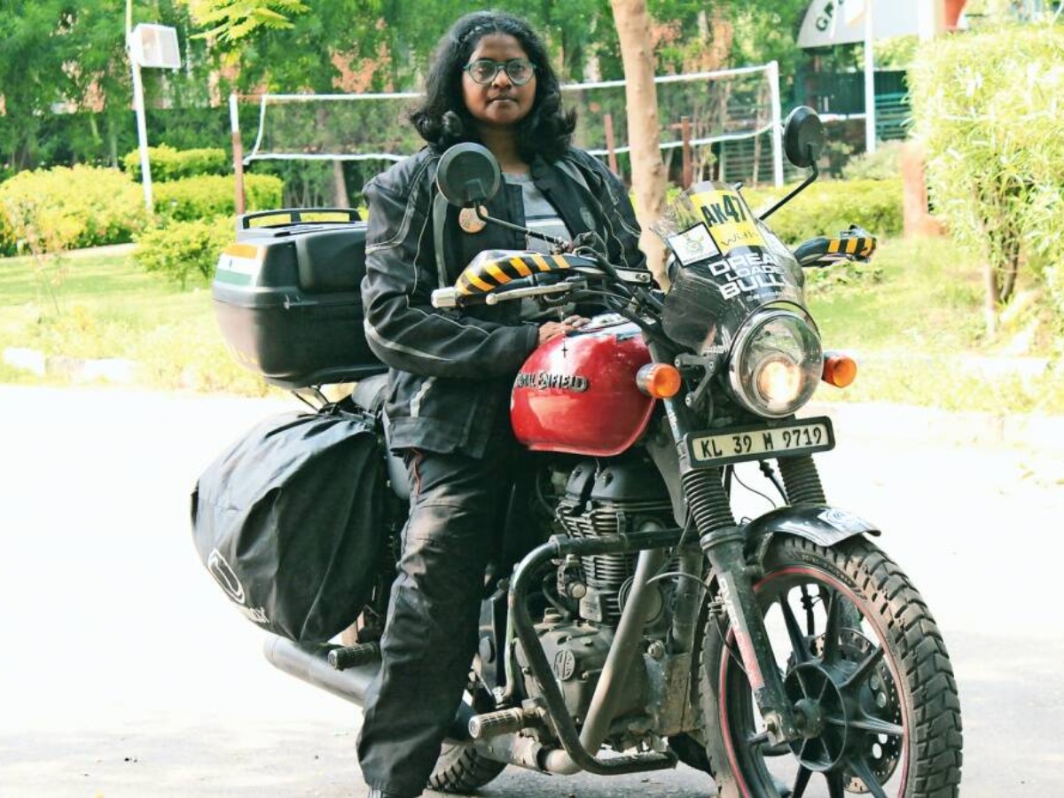 This Rider Drives Over 9,000 km To Encourage The Widows Of Defence ...