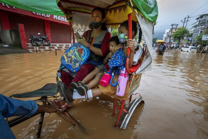 Around 50 Lakh Indians Were Displaced In 2021 Due To Climate Change ...