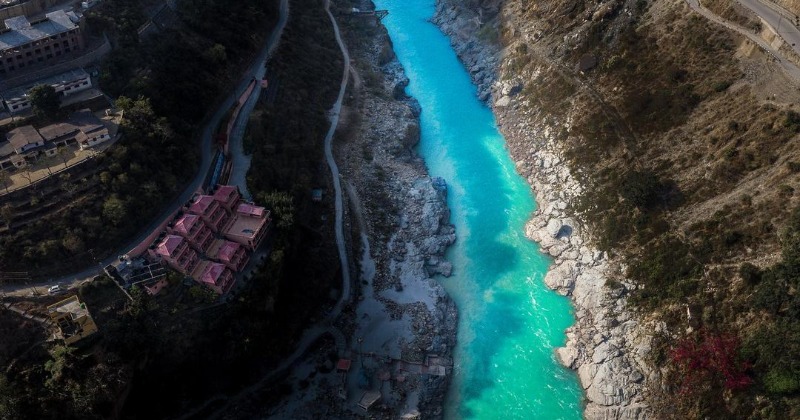 Incredible Image Of Alaknanda River Mesmerises Internet