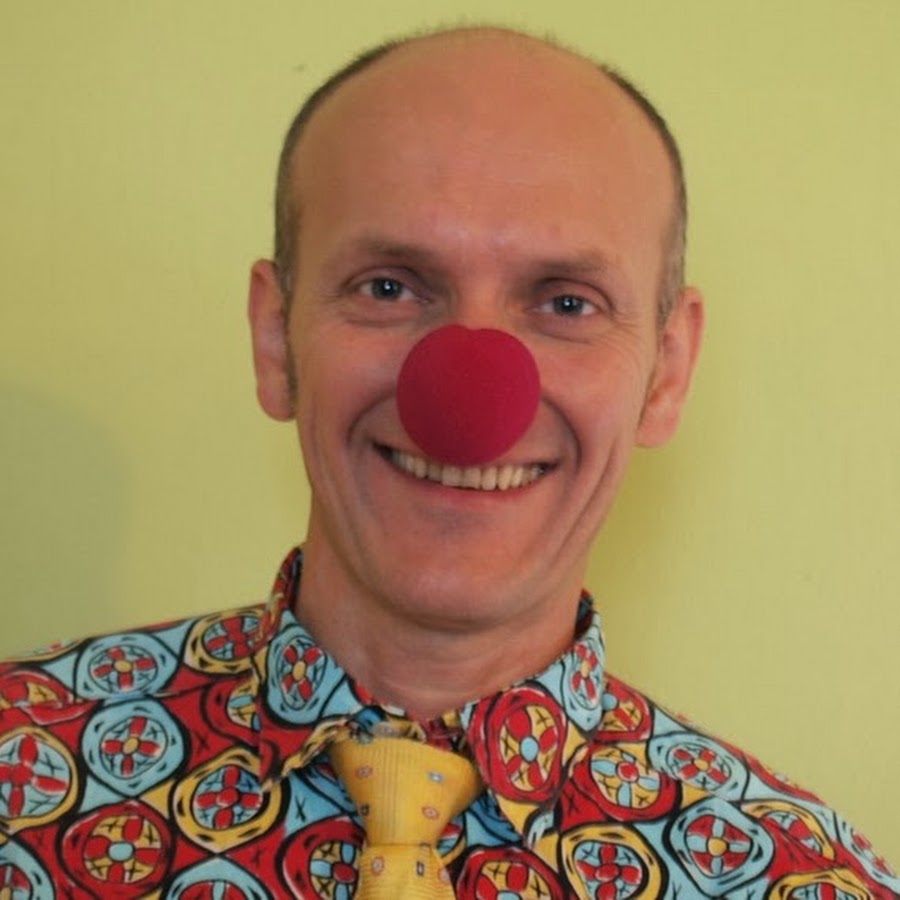 Man Dressed As Clown Rescues Evacuees In Ukraine, Drives Them To Safety ...