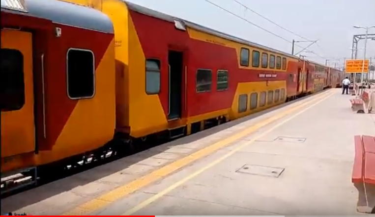 Interesting Fact Behind The White, Yellow & Grey Stripes on Train Coaches!