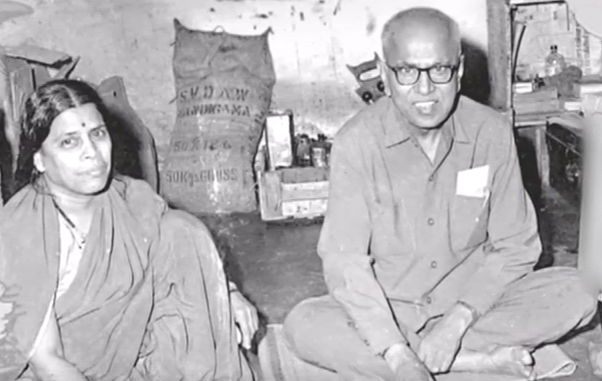 बिस्कुट बेच पढ़ाई करने वाला अनाथ, जिसने दिमाग लगाकर ₹50 में खड़ा कर ...