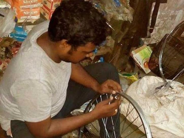 Meet Varun Baranwal: From Cycle Mechanic to IAS Officer