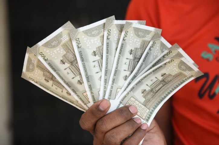 'Full Of Fun' An ATM In UP Dispensed Fake Currency Notes From 'Children ...