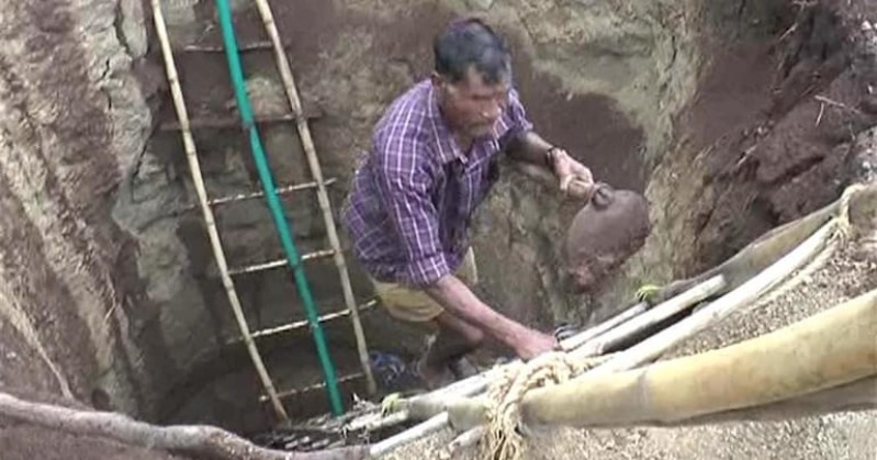 Gujarat Farmer Digs 32-Feet Well After 2 Years Of Hard Work To Overcome ...