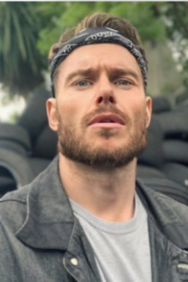 Man's Twitter Thread Talks About His Guardian Angel Who Saved Him