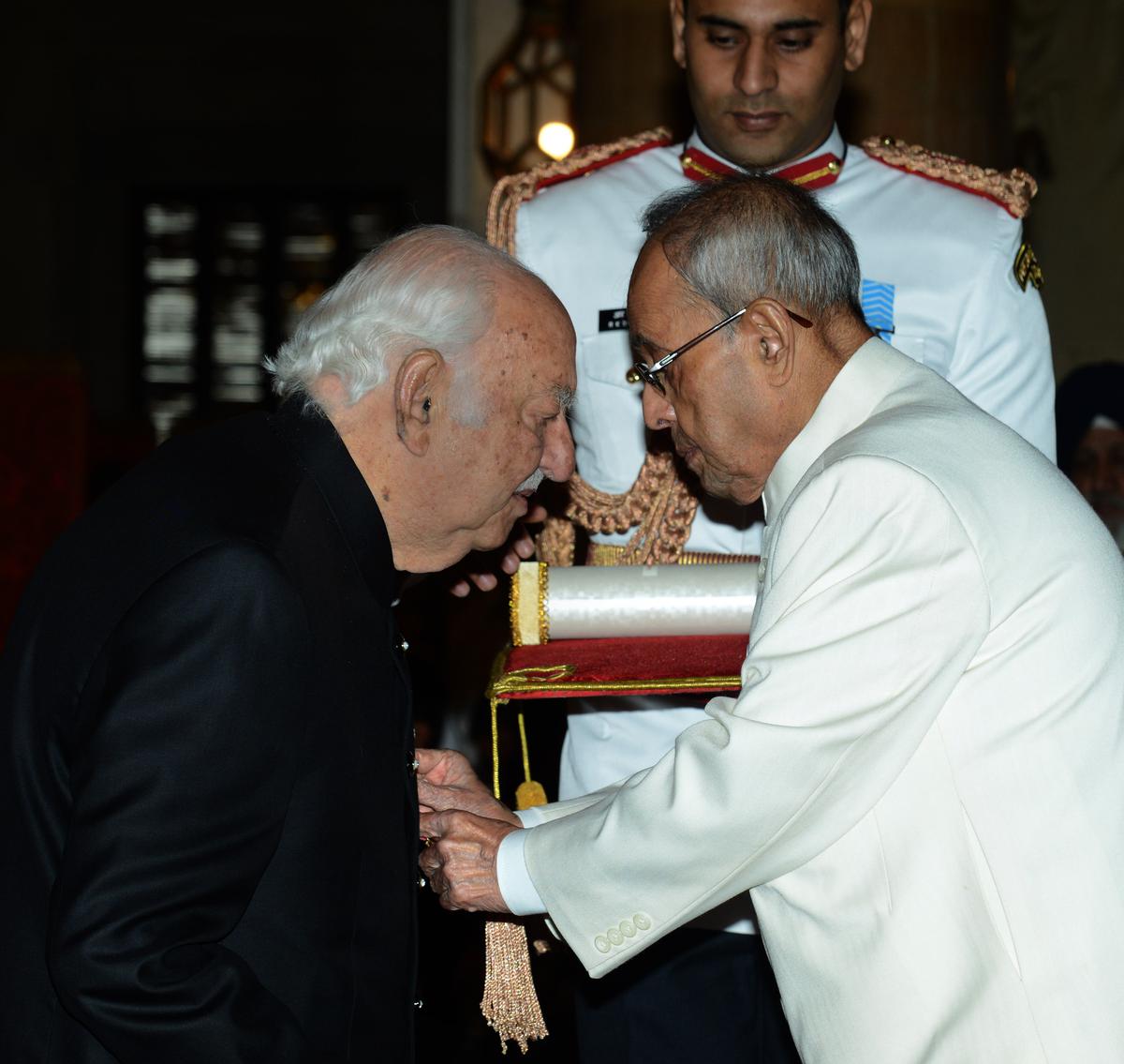 Pallonji Mistry: भारत का गुमनाम बिज़नेसमैन जिसने RBI बिल्डिंग, ओमान के ...