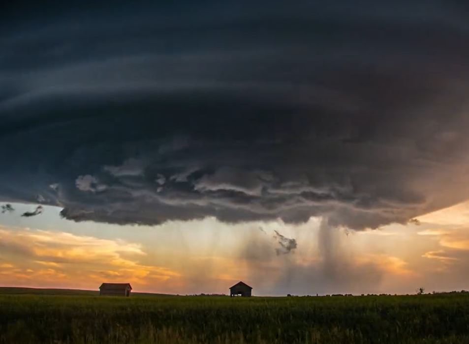 Time-lapse Video Of Supercell Thunderstorm Video Goes Viral