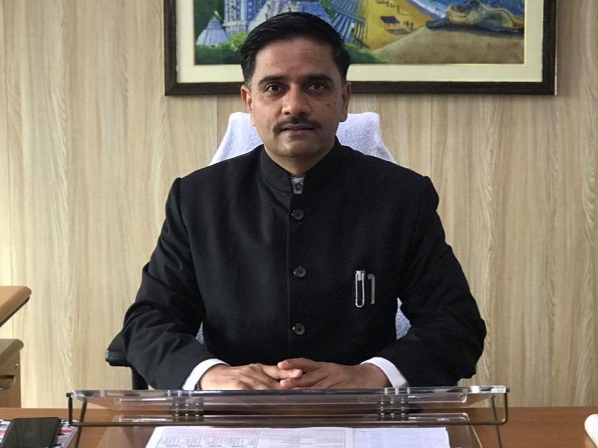 Meet Vijay Amruta, Daily Wager's Son Who Became IAS Officer In First ...