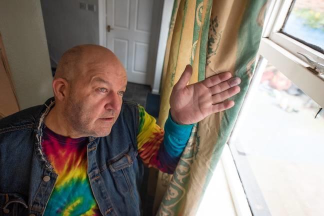 Man Says He Has Been Abducted By Aliens 60 Times