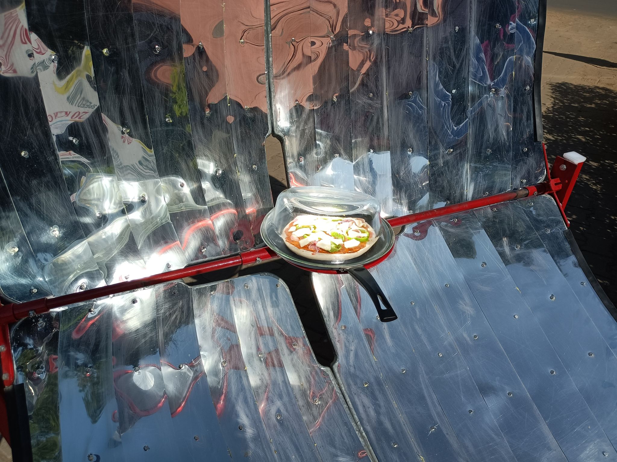 Sun-Cooked Cakes And Pizzas? These Solar Cookers Can Get It Done ...