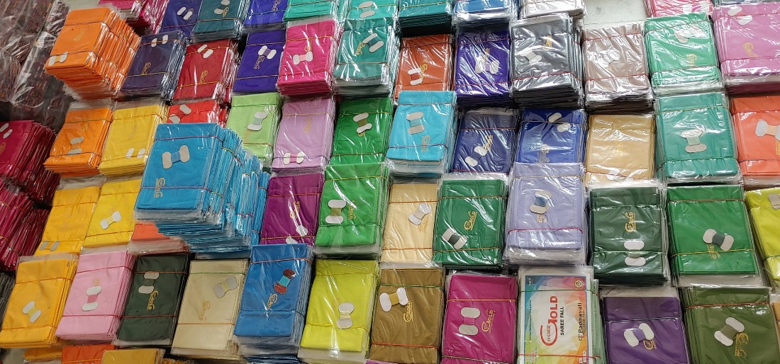 कैसे शुरू हुआ साड़ी में फॉल लगाने का चलन साड़ियों को सुरक्षित रखने के लिए पहले लगती थी महंगी चेन