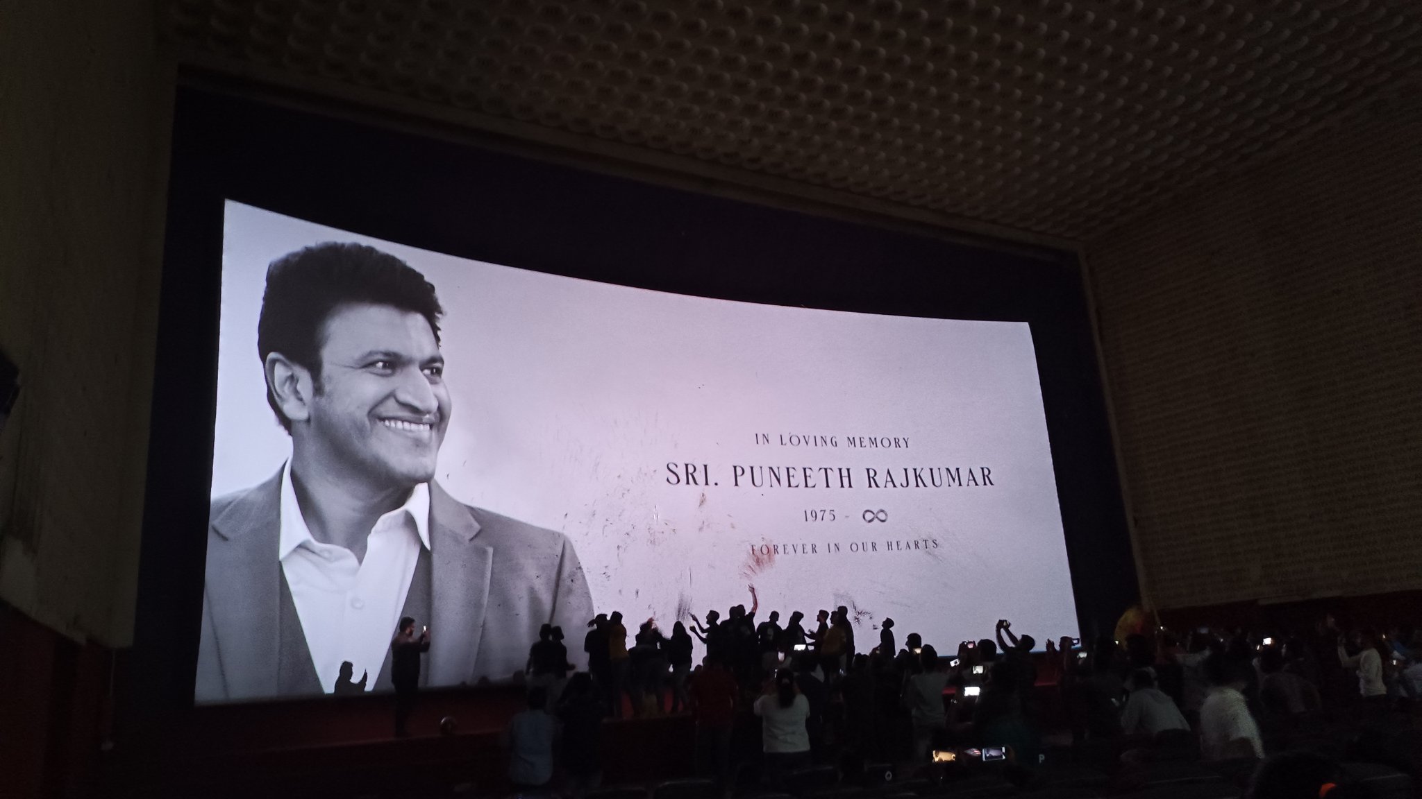 Puneeth Rajkumar Posthumously Awarded Karnataka Ratna Thousands Show