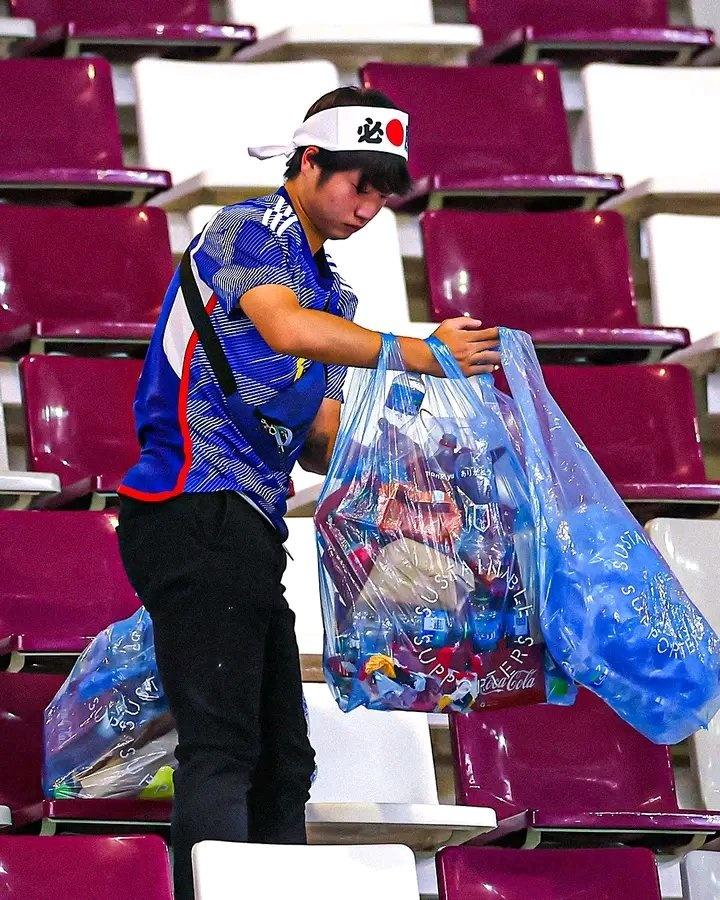 FIFA World Cup 2022: Japanese Fans Help Clean Up Stadium After Japan's ...