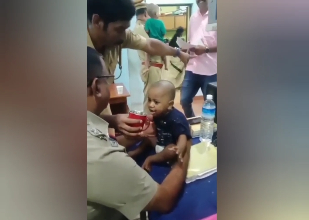 Cops Taking Care Of Infants Abandoned By Drug-Addict Father Is The Best ...
