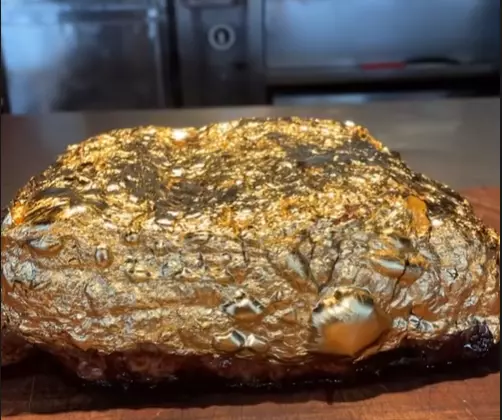 Turkish Chef Salt Baes 24k Gold Coated Steak